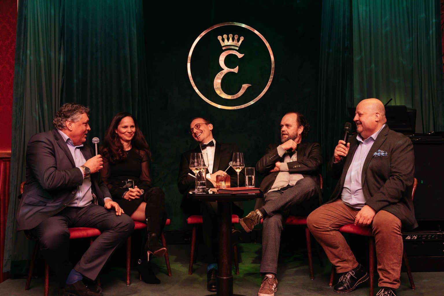 Vergangenheit und Zukunft in der Eden Bar - Das Interview. - Kärntner Monat